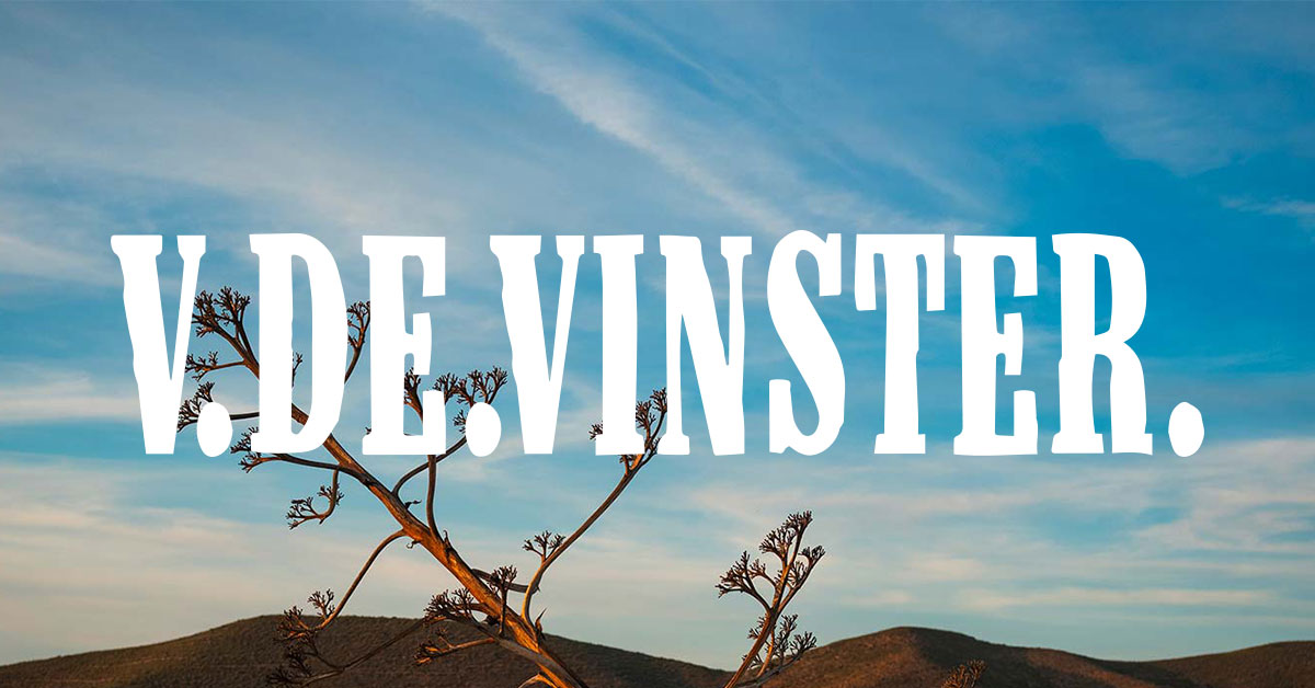 Robe rayée élégante et moderne | V de Vinster